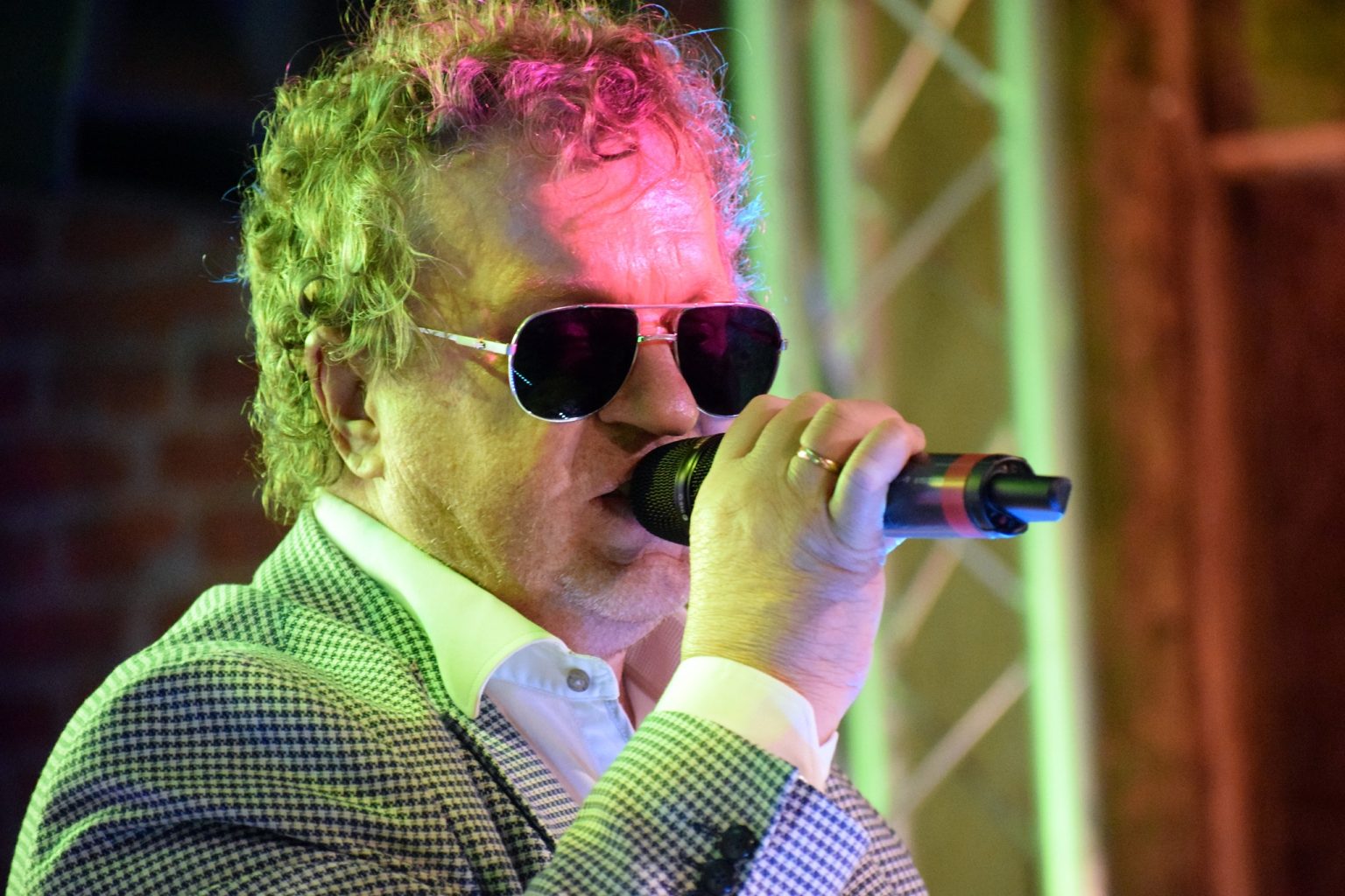 Incredible Radio Home - Incredible Radio